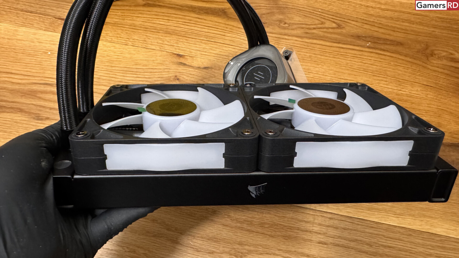 Corsair iCUE Link Titan 240 RX LCD Review