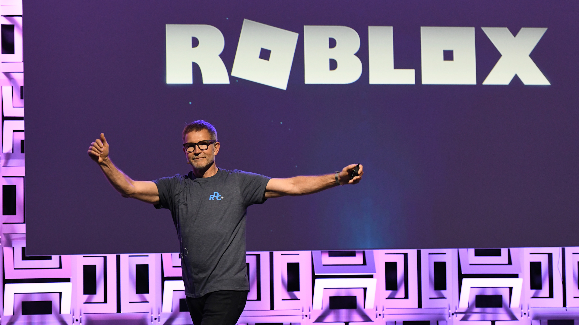 Usuarios exigen la renuncia del CEO de Roblox